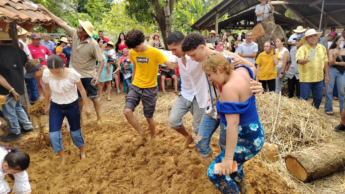 Santiago ya tiene su Festival de la Miel, la Raspadura y la Casa de Quincha
